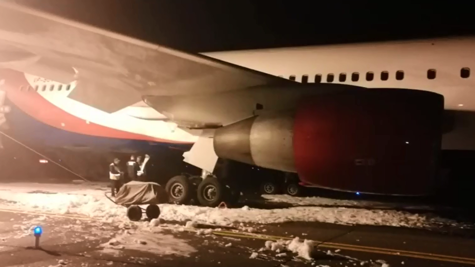 Chaos, smoke as Boeing 767 makes hard landing in Siberia, Russia ...
