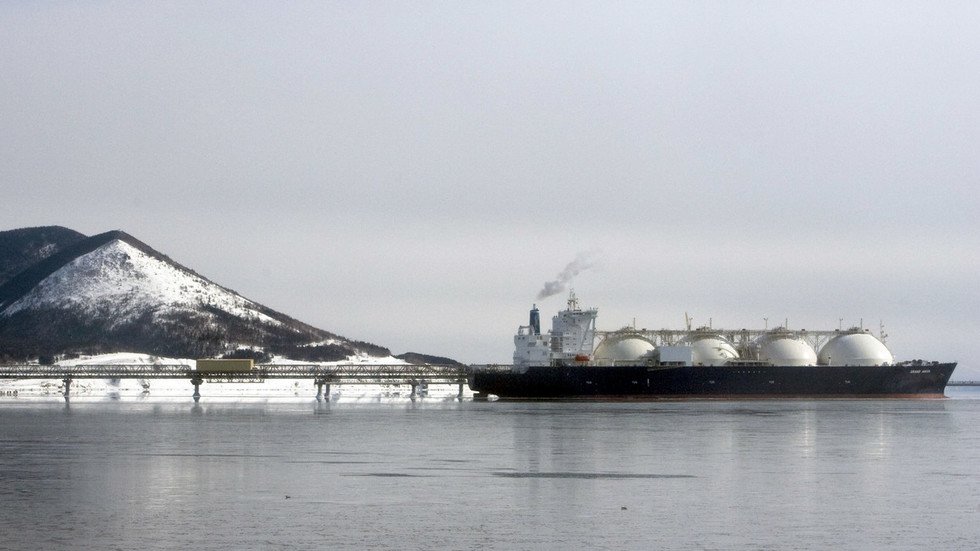 Putin expects Russia to boost LNG output five-fold to 140mn tons by ...