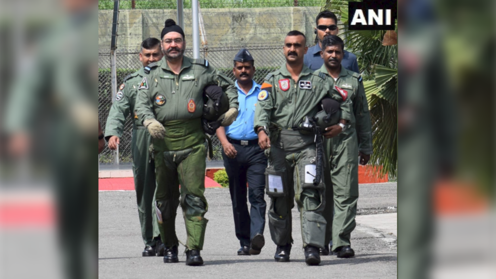 India’s hero Wing Commander Abhinandan Varthaman leads fighter jet ...