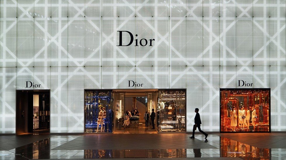 Dior apologizes after its China map gaffe sparks online fury — RT ...