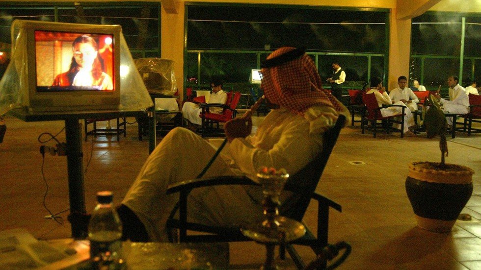 Saudi Arabia’s 100% hookah tax hike ignites social media fury — RT ...