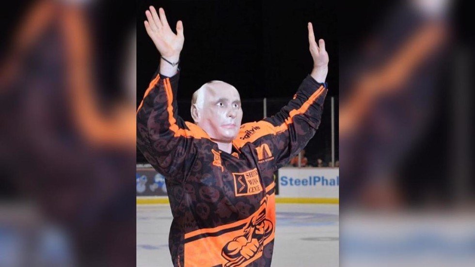 ‘From Russia with love!’ Russian hockey player dons ‘Putin costume’ for ...