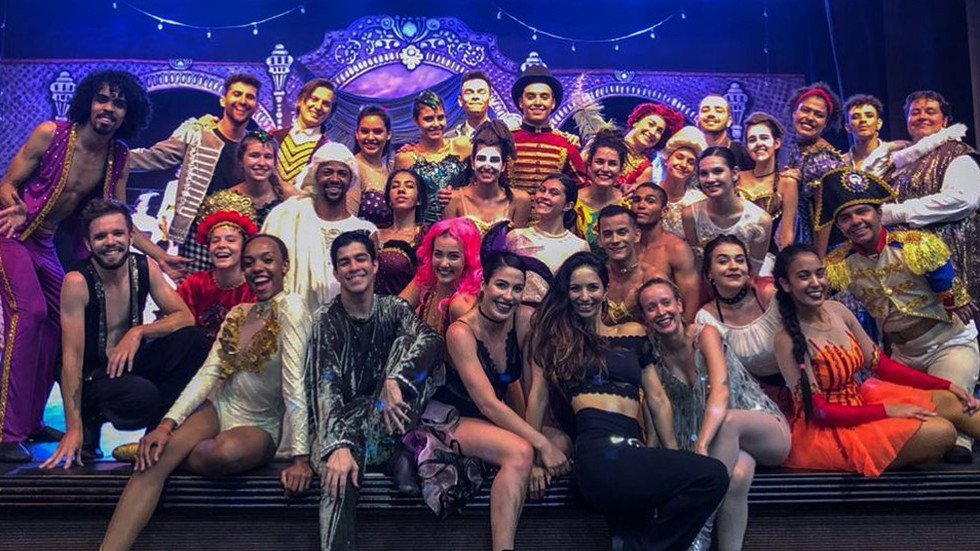 WATCH ballet dancers jump so hard they cause STAGE COLLAPSE at show in ...