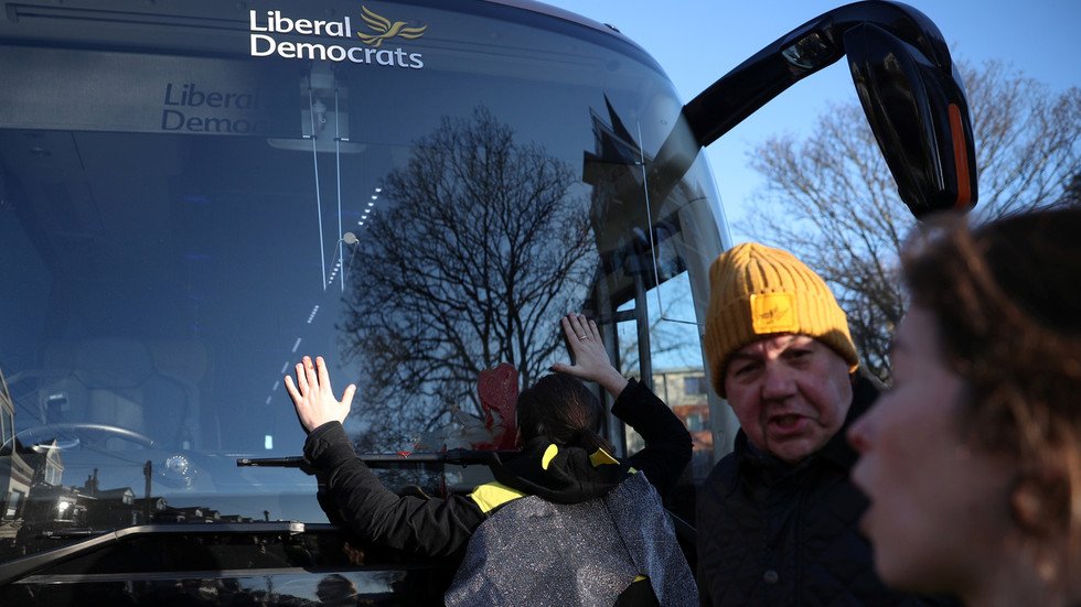 ‘Surely they swarmed the buzz?’ Extinction Rebellion brutally mocked ...