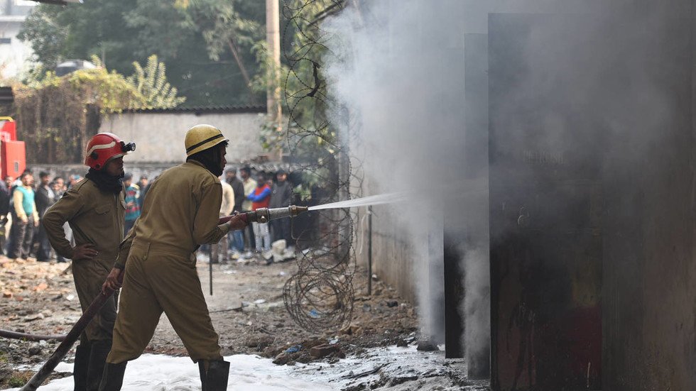 One dead as fire engulfs paper factory in New Delhi (PHOTOS, VIDEOS ...