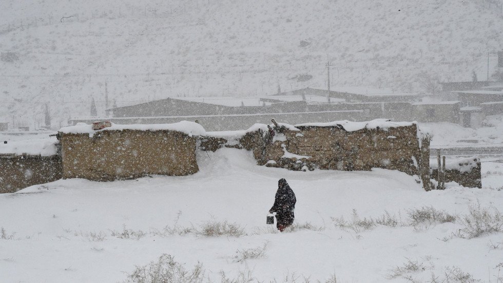 Dozens killed as heavy snow & rain hits Pakistan, triggering AVALANCHES ...
