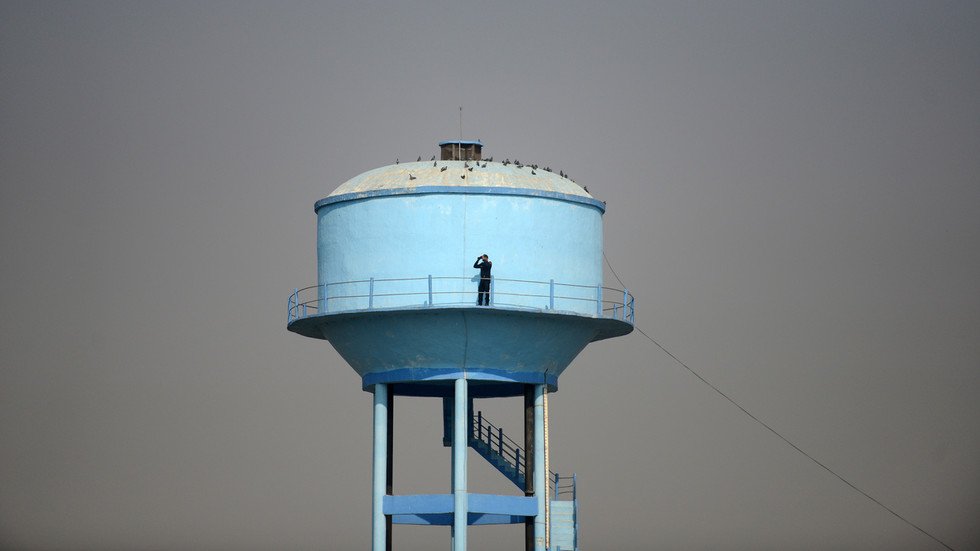 WATCH Massive water tower CRUMBLE in Indian village, leaving 15 ...