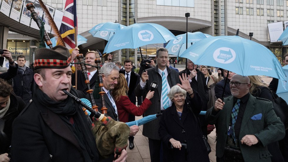 ‘like Storming The Beaches All Over Again Brexit Party Evokes Wwii