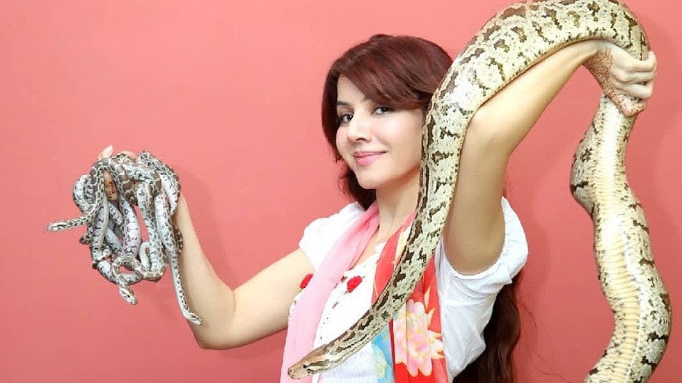 Pakistani singer Pirzada, who threatened Indian PM Modi with snakes ...