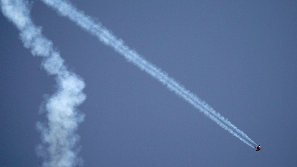 WATCH: Jetpack daredevil pulls off milestone stunt with impressive high ...