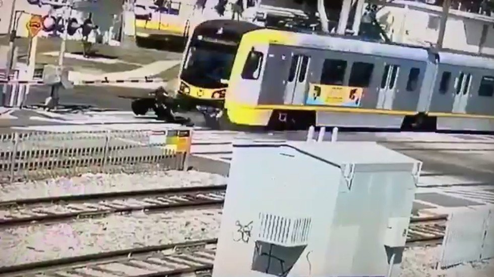 ‘That’s got to hurt’: Driver miraculously survives SMASH with oncoming ...