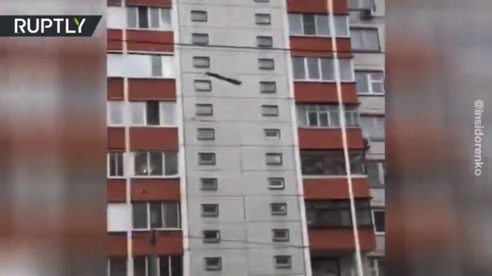 Moscow BATTERED by strong winds — one dead — RT Russia & Former Soviet ...