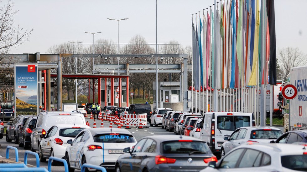 Switzerland expands border controls, stops issuing visas — RT Newsline