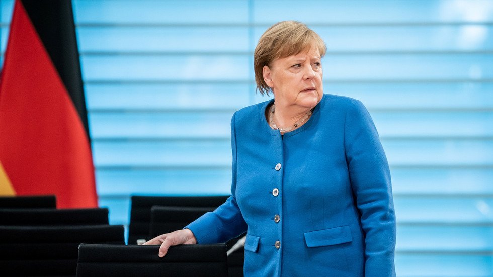 Angela Merkel goes into home QUARANTINE after contacting virus-infected ...