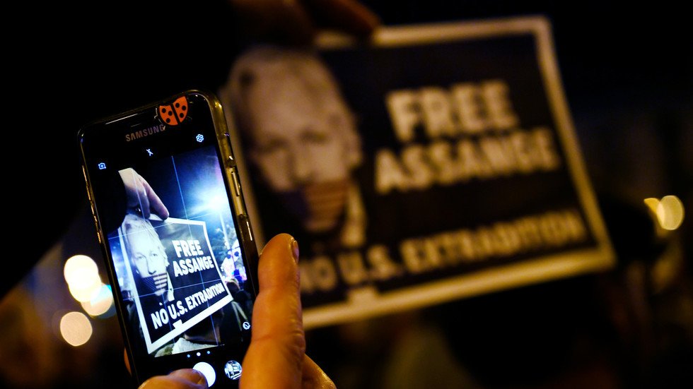 Assange’s mother fact-checks media, as story of her son’s previously ...