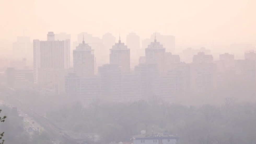 WATCH smoke from Chernobyl & dust turning Kiev sky gray — RT World News