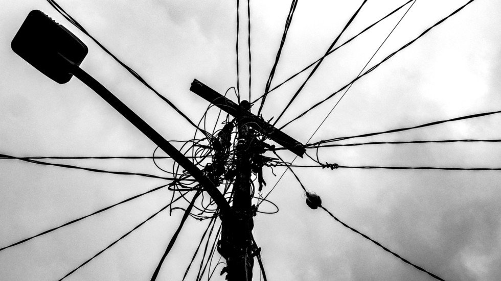 VIDEO captures nine-year-old Indonesian boy dangling from power cable ...