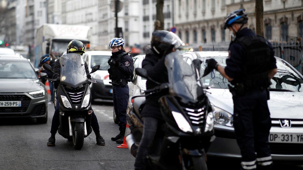 ‘Possible terrorism’: Car RAMS French motorcycle police, seriously ...