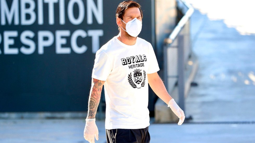 Checking in: Masked Messi back at Barcelona training ground in GLOVES ...