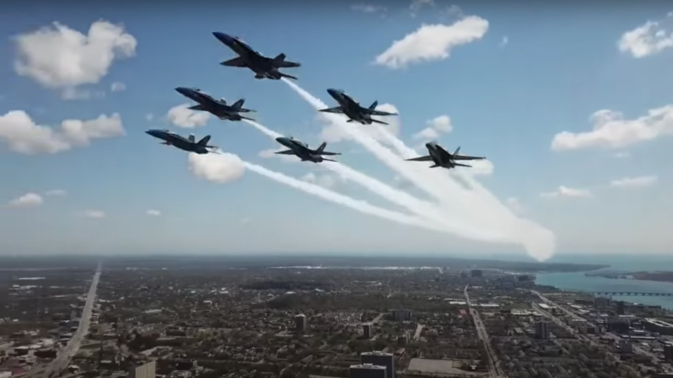 ‘Irresponsible, ignorant & reckless’: WATCH drone risk COLLISION with ...