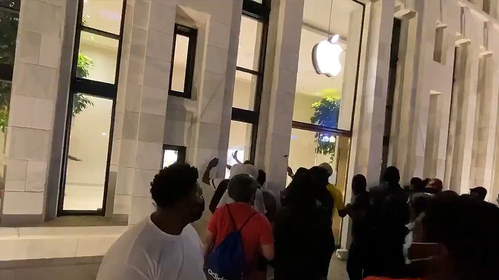 iSnatch? Apple Store LOOTED during DC riots over George Floyd killing ...
