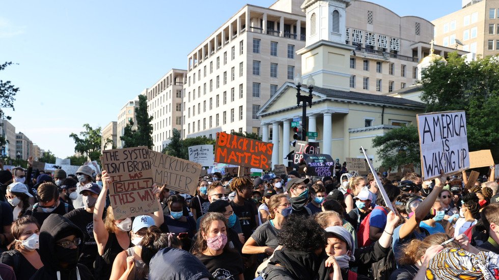 'We're not leaving!’ Hundreds take to streets in DC in defiance of ...