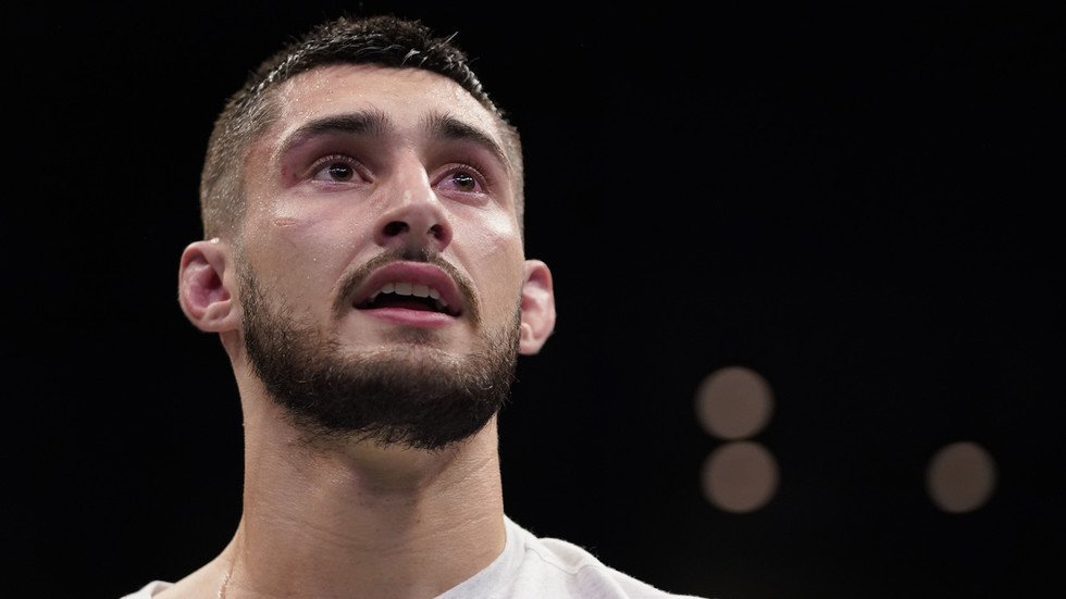 'Are you kidding me?!': WATCH as stunned UFC fighter questions why ...