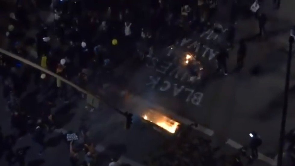 Burning barricades, ‘sound weapon’: Protest at Oregon courthouse ...