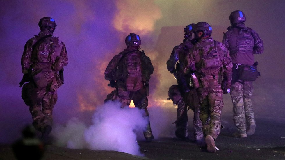 Oregon judge bans feds from arresting or using force against ...