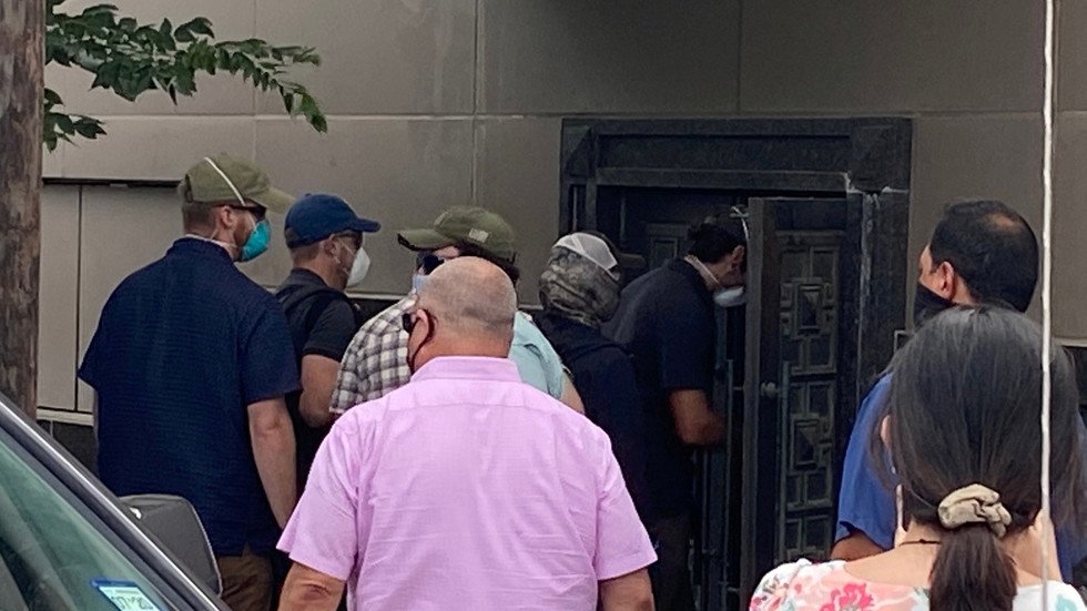 US officials force entry into shuttered Chinese consulate in Houston ...