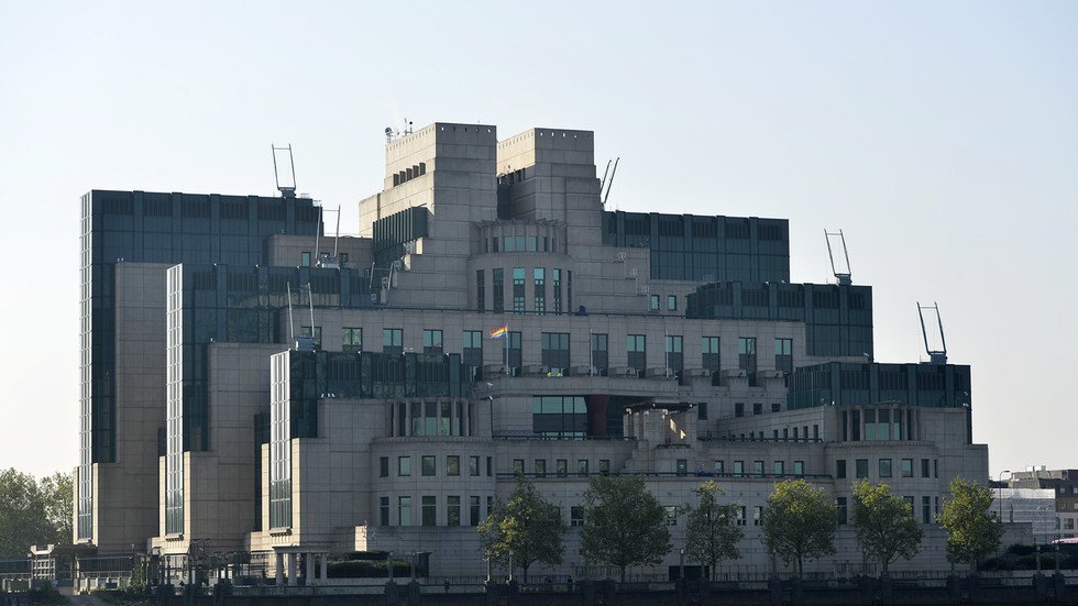 Libya-born diplomat Richard Moore to head MI6 intel service — RT UK News