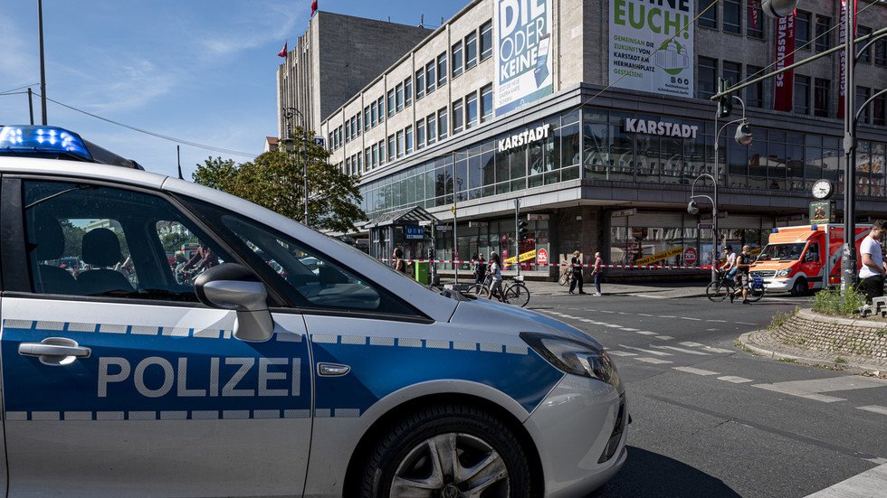 11 injured in brazen broad daylight bank robbery in Berlin (PHOTOS ...