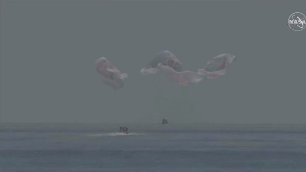Splashdown! Astronauts aboard SpaceX capsule make water landing in the ...