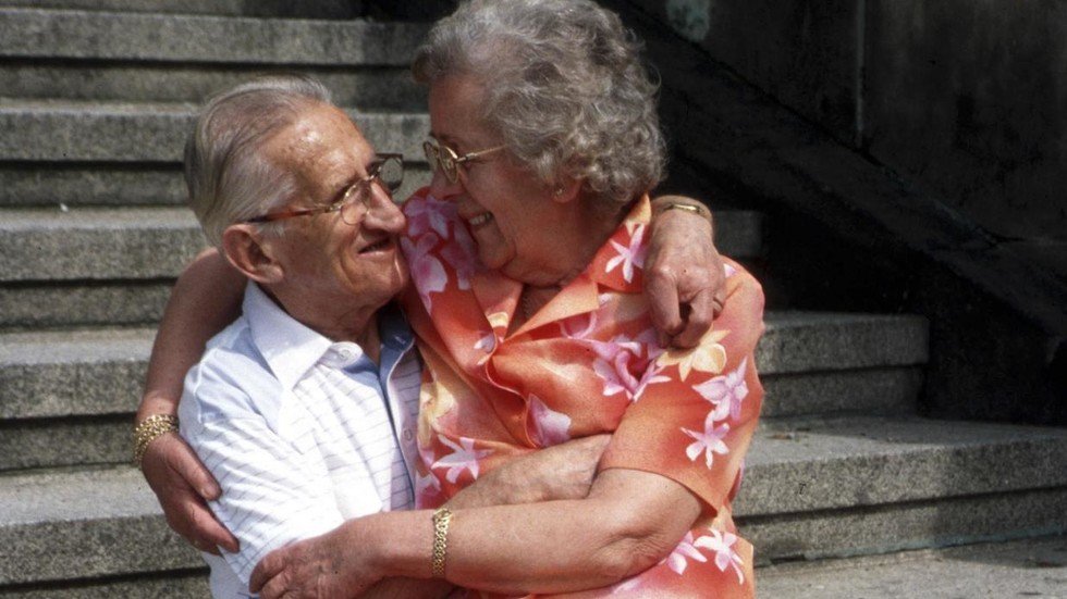 Turns Out love hormone Oxytocin May Be Secret Weapon Against Alzheimer s RT World News