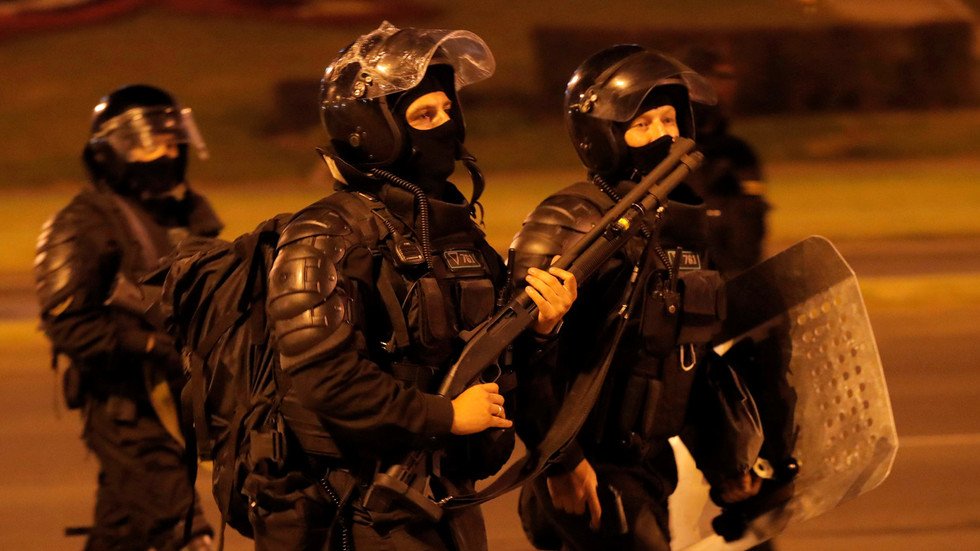 Belarusian police use LIVE FIRE against protestors overnight, 1 person ...