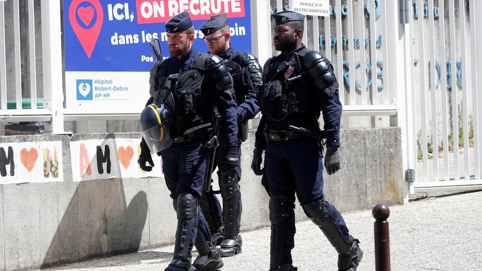 France sends in RIOT POLICE to enforce mask-wearing in Marseille amid ...