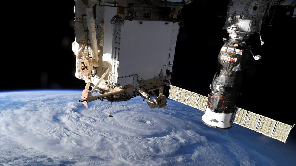Leaky vessel: ISS crew to relocate to Russian module as station starts ...