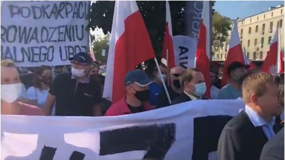 ‘Traitor to farmers!’ Protesters rally against proposed fur farming ban ...