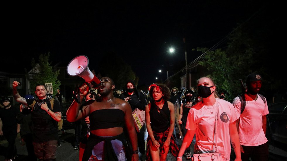 ‘What do you represent? You ain’t from here!’ Agitated black driver ...