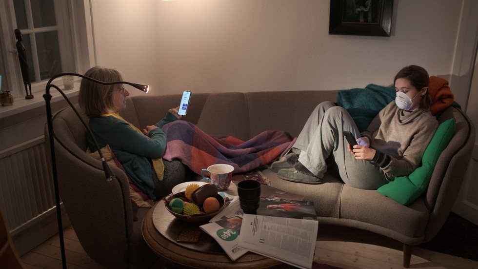 BuzzFeed gaslights millennials that living with your parents forever is ...