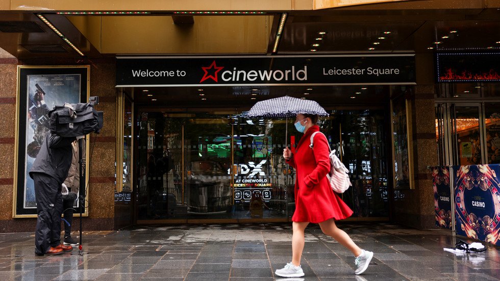 Cineworld to close all US & UK movie theaters this week, putting 45,000 ...