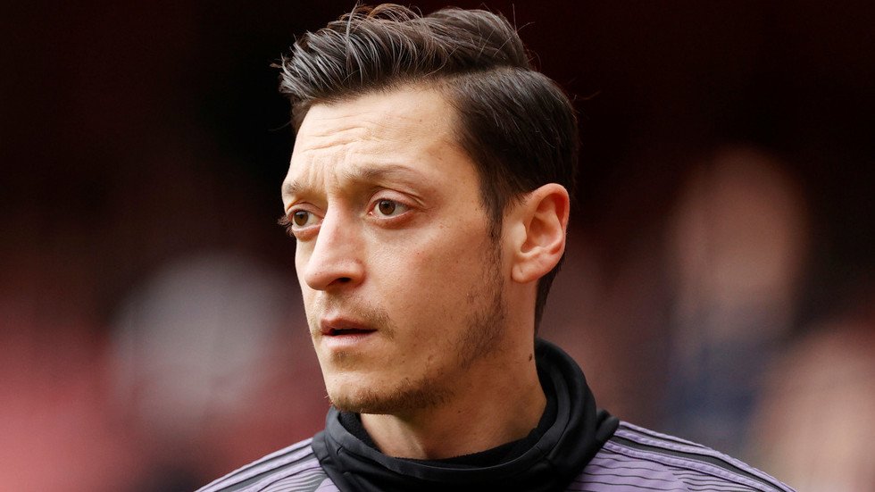 'He's KILLING them with PR': Fans praise huge earner Ozil after ...