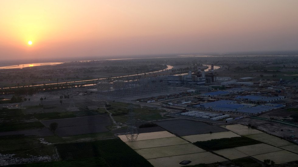 ExxonMobil scraps project to build LNG terminal in Pakistan — RT ...