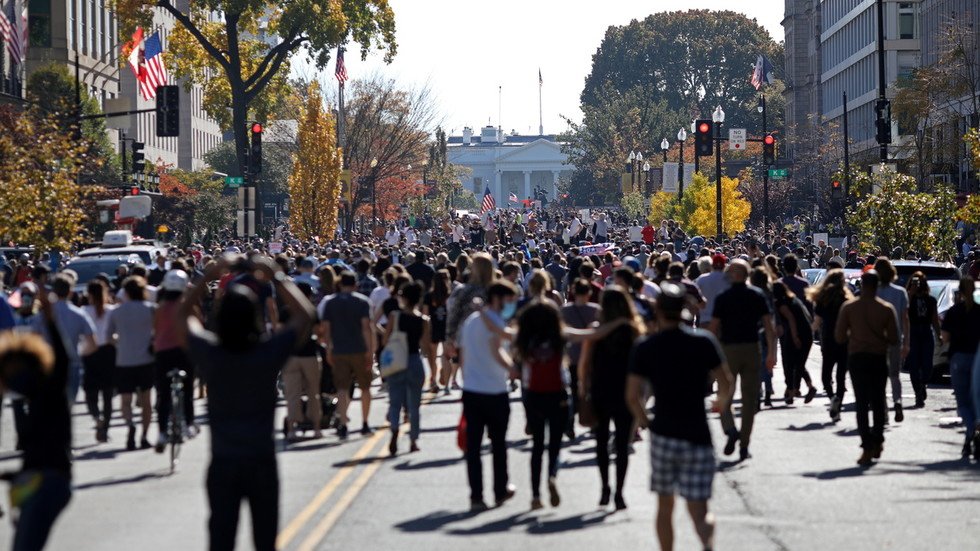 Huge crowd gathers outside White House after Biden projected to win US ...
