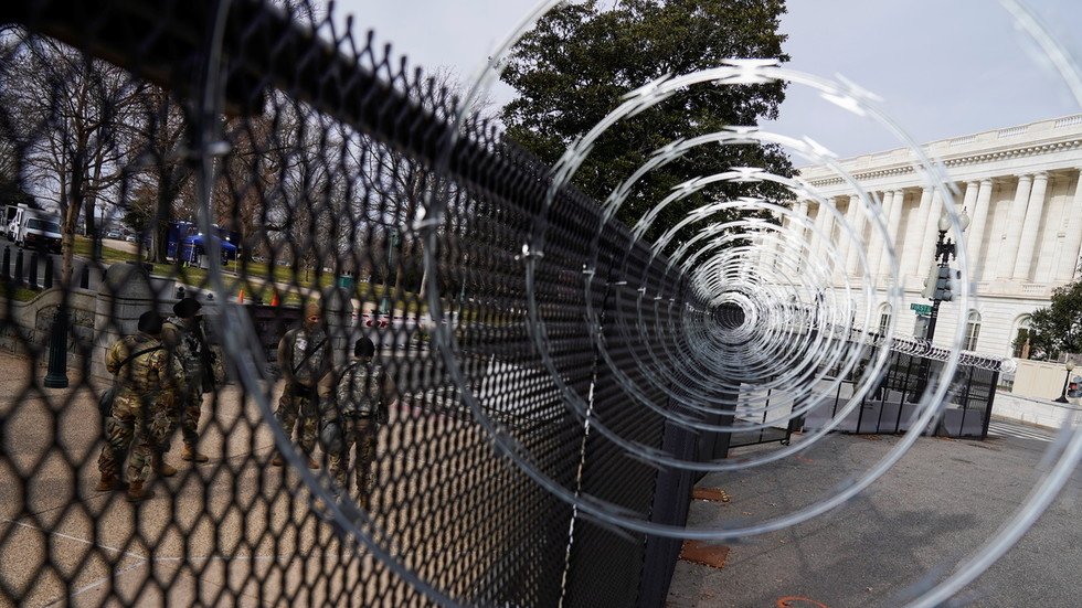 ‘Capitol Hill supermax’? Make DC security fence PERMANENT, Dem ...