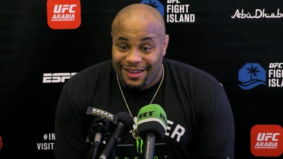 Daniel Cormier talks Russian UFC champ Khabib Nurmagomedov’s potential ...