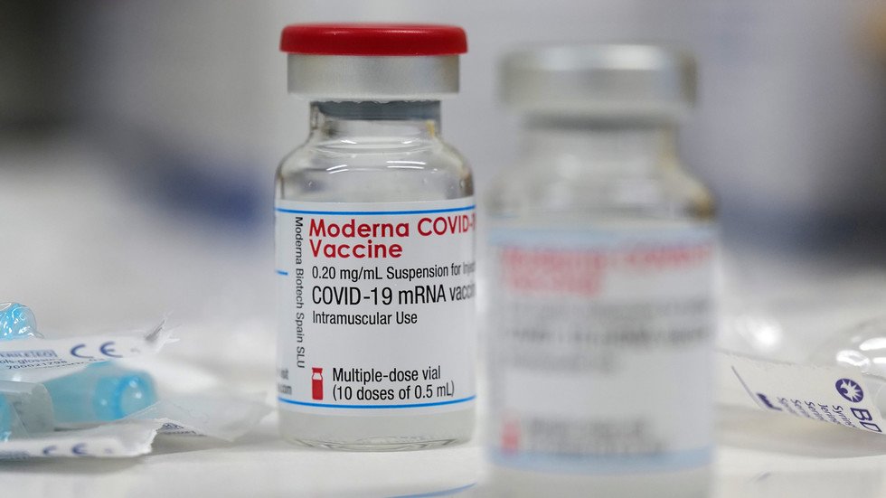 WHO warns pregnant women NOT to take Moderna Covid-19 vaccine — RT ...