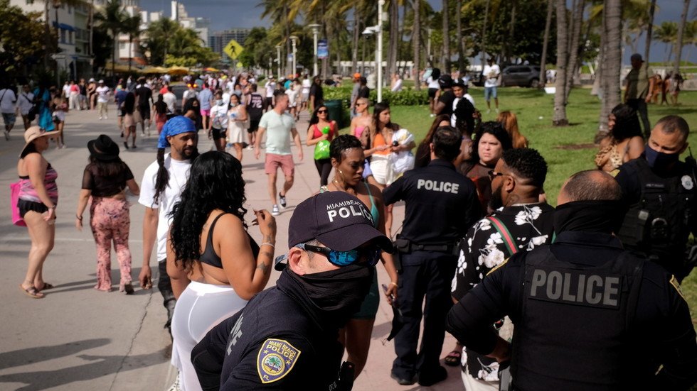 Miami Mayhem: 100+ arrested after rowdy spring-break crowds flood ...