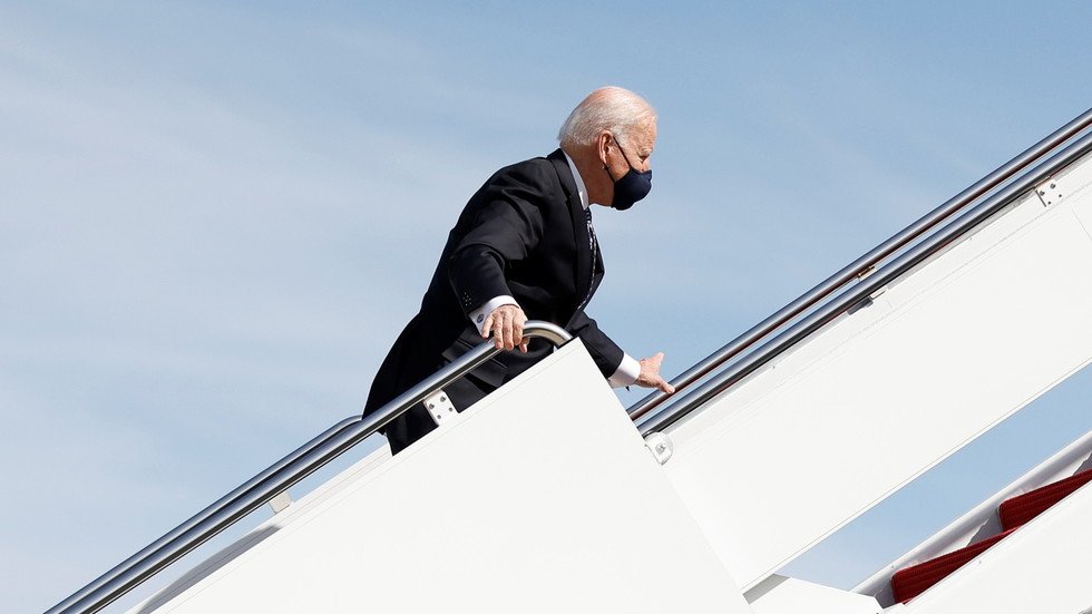 Biden falls THREE times as he climbs Air Force One stairs, sends ...