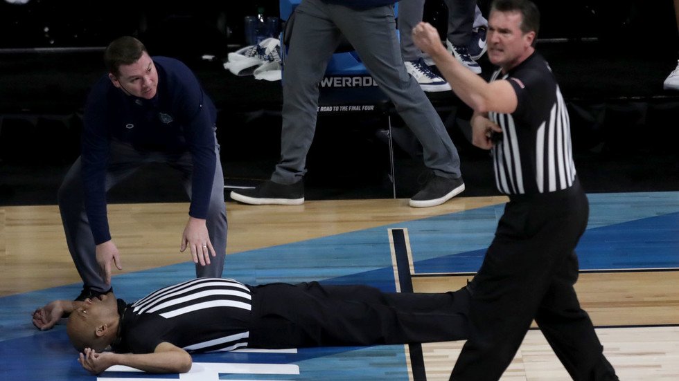WATCH: ‘Scary scenes’ as basketball referee collapses midway through ...